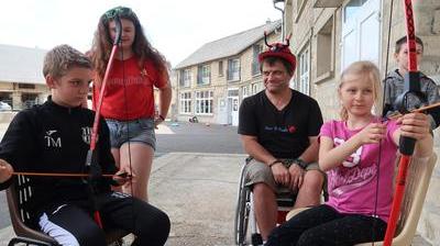 Avec le «superhéros» David Avram, les enfants de l’accueil de loisirs ...